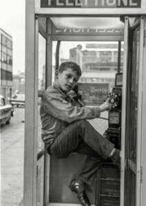 15 Old Phone Booths That Were Surprisingly Stylish