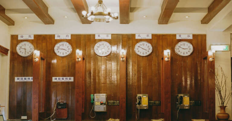 15 Old Phone Booths That Were Surprisingly Stylish