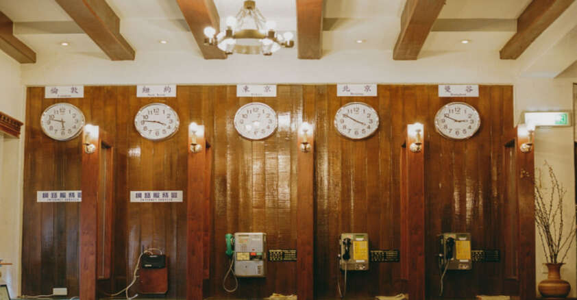 15 Old Phone Booths That Were Surprisingly Stylish
