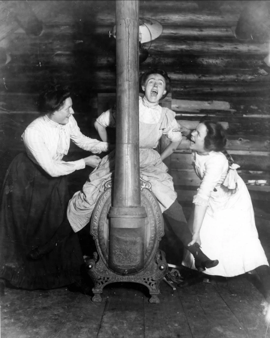 20 Vintage Photos That Capture Adulthood in the Mid 1900s