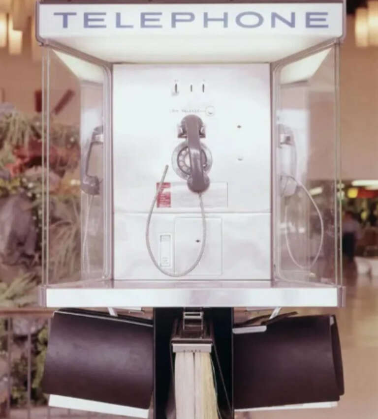 15 Old Phone Booths That Were Surprisingly Stylish