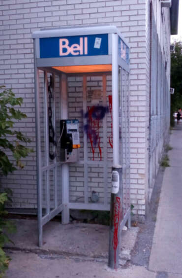 15 Old Phone Booths That Were Surprisingly Stylish