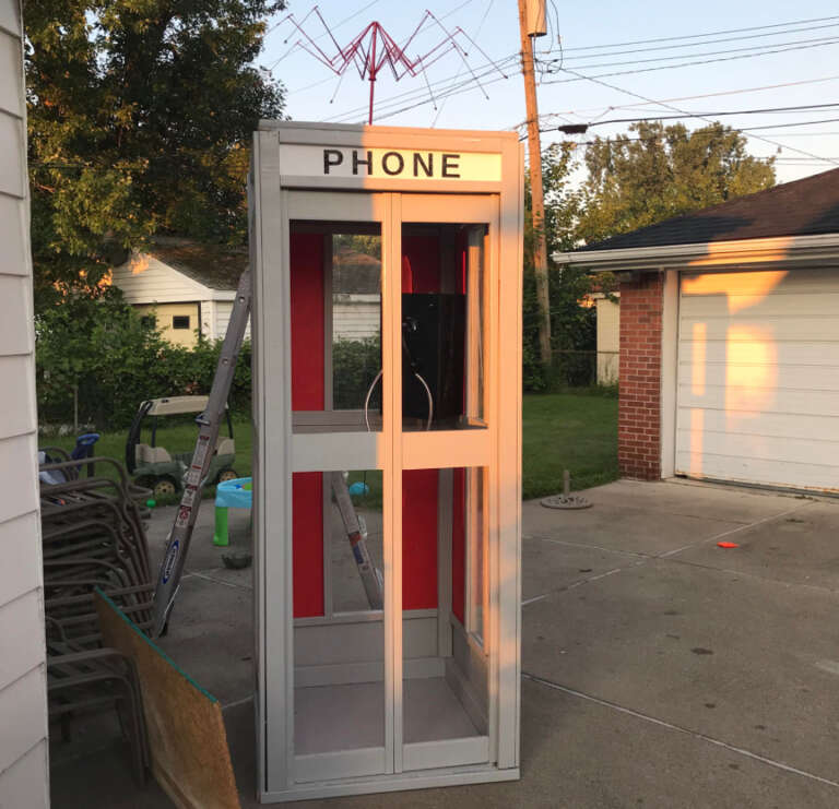 15 Old Phone Booths That Were Surprisingly Stylish