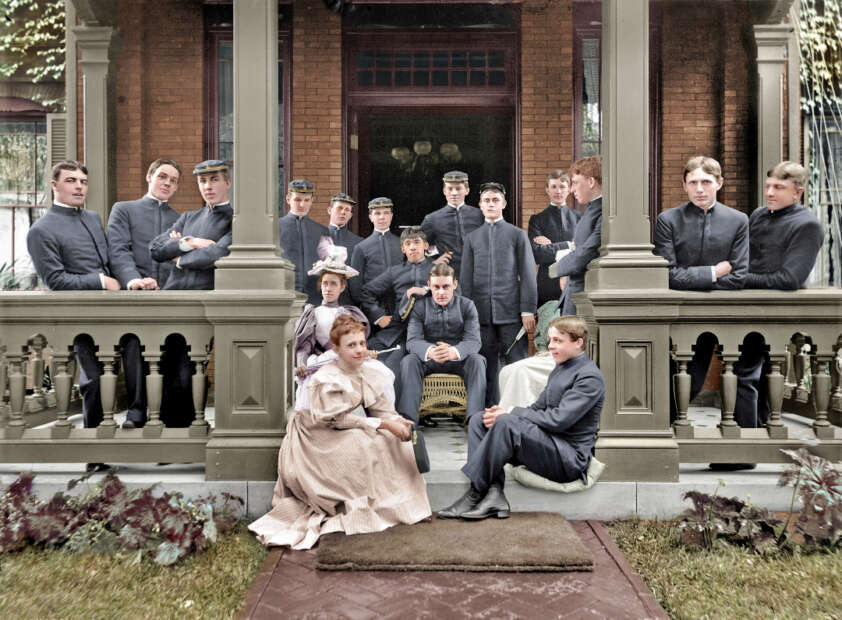 20 Stunning Colorized Photos from the Year 1901