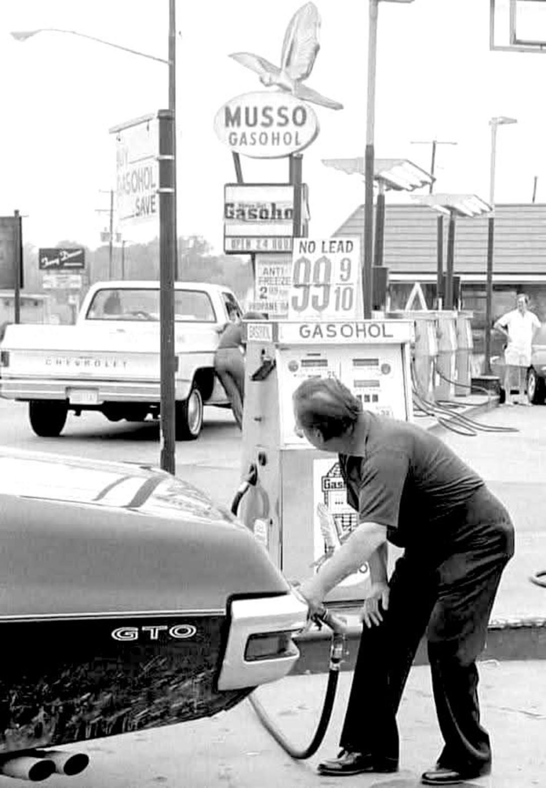 15 Snapshots From the Good Old Days of Cheap Gas Prices