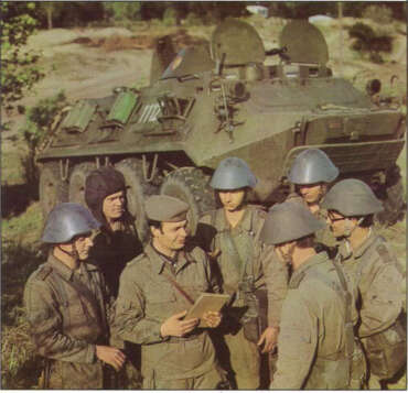20 Striking Photos of Soldiers in the 1970s
