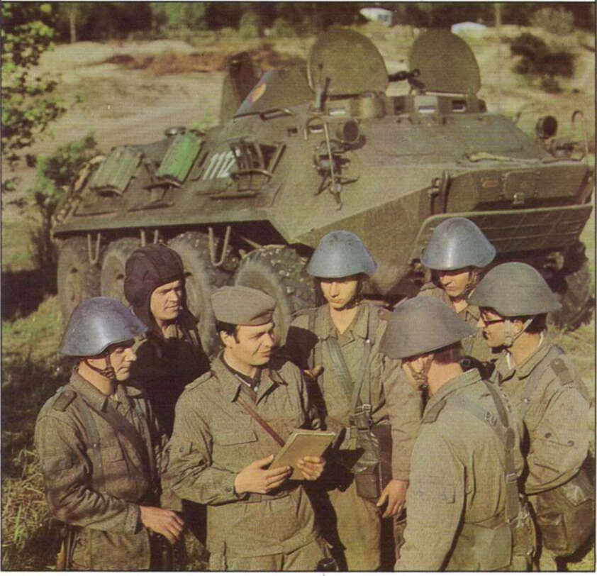 20 Striking Photos of Soldiers in the 1970s