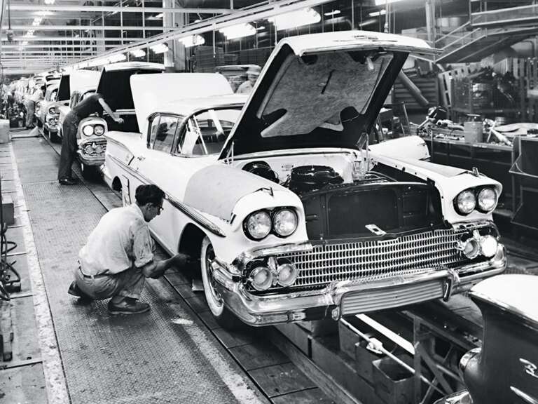 Factory Life in the 1900s: 20 Powerful Historic Images
