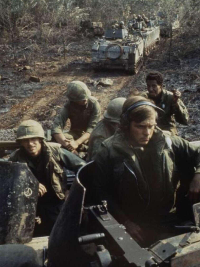 20 Striking Photos of Soldiers in the 1970s