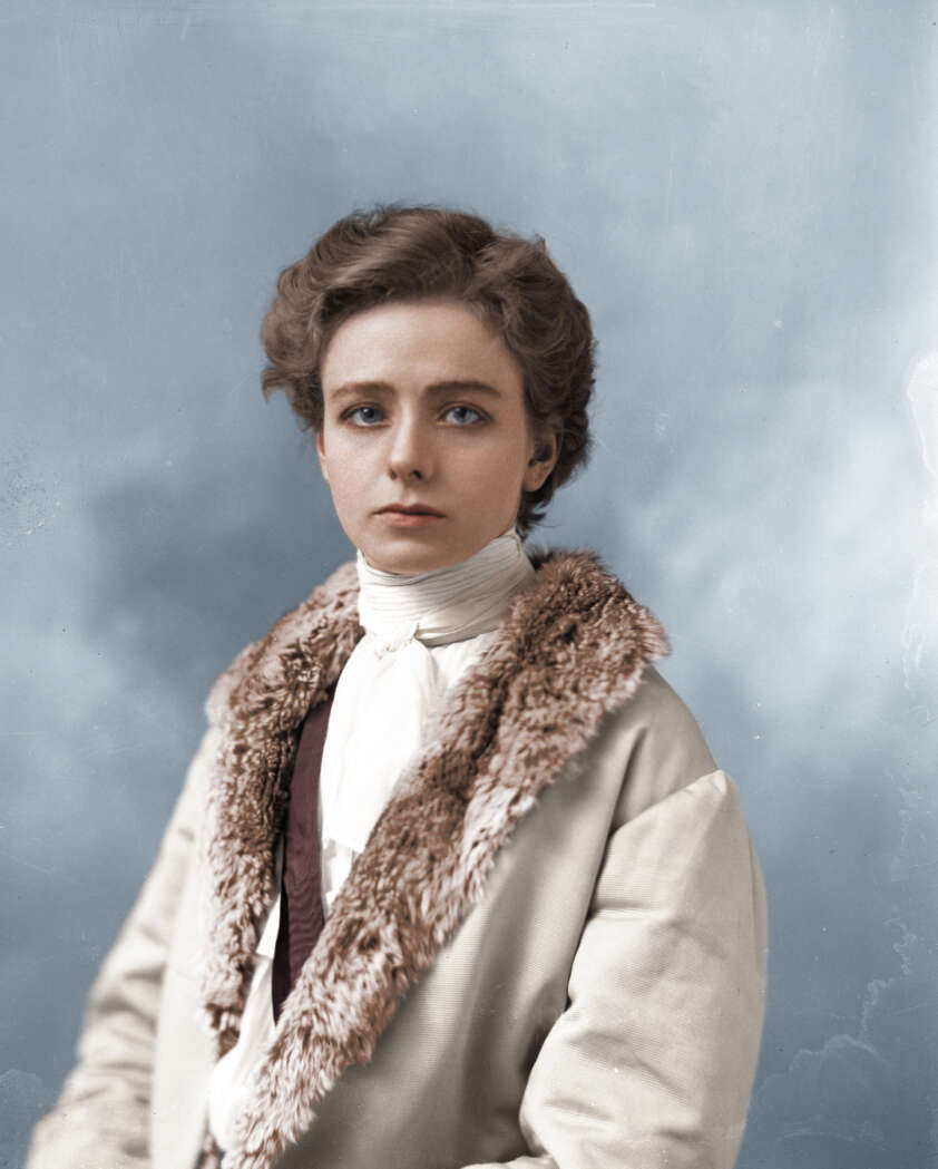 20 Stunning Colorized Photos from the Year 1901
