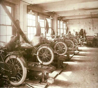 Factory Life in the 1900s: 20 Powerful Historic Images