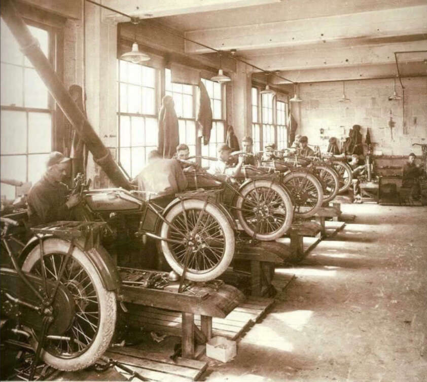 Factory Life in the 1900s: 20 Powerful Historic Images