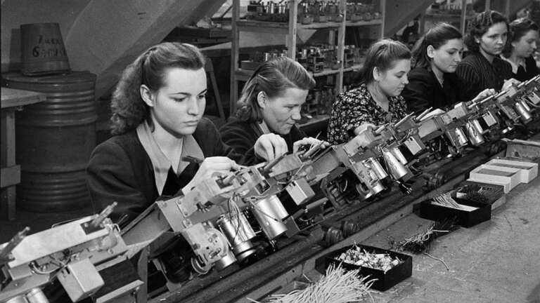 Factory Life in the 1900s: 20 Powerful Historic Images