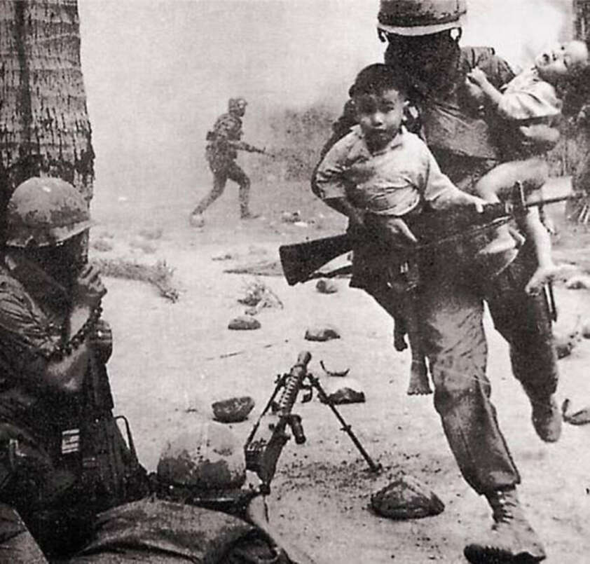 20 Striking Photos of Soldiers in the 1970s
