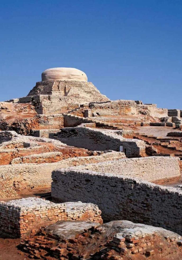 25 Stunning Photos of Ancient Ruins and Lost Artifacts
