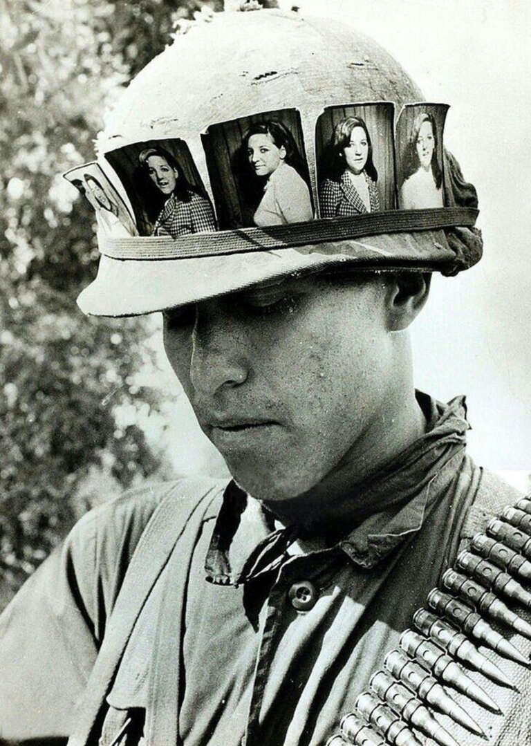 20 Striking Photos of Soldiers in the 1970s