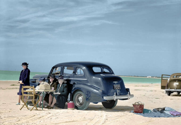 20 Vintage Photos That Show Beach Life in the Past