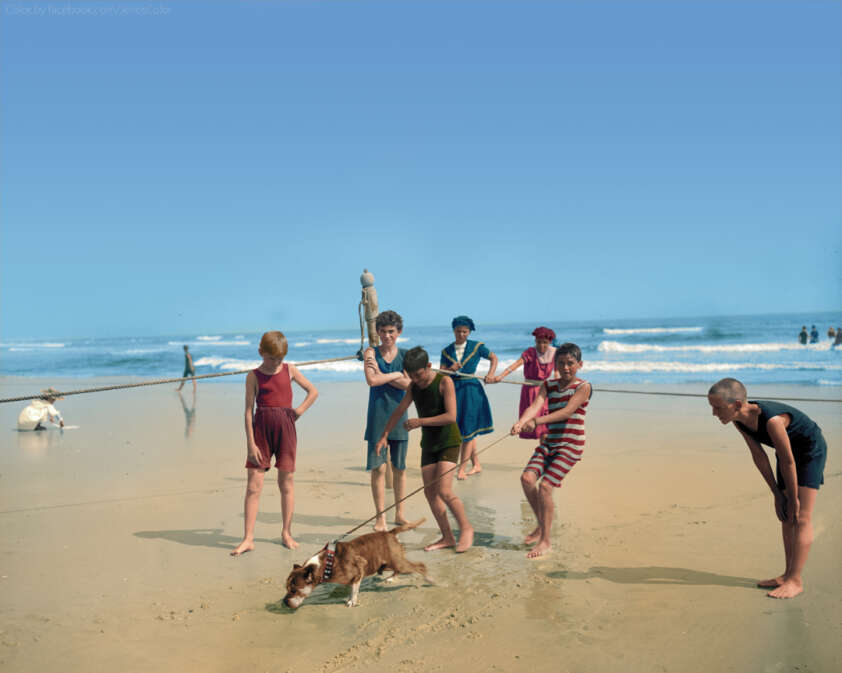 20 Vintage Photos That Show Beach Life in the Past