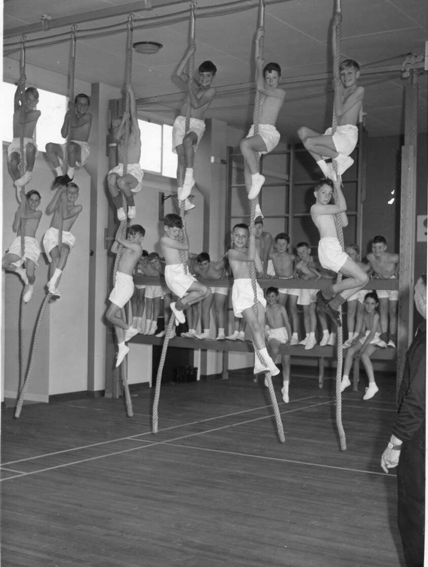 20 Photos Showing High School Life in the Fifties and Sixties
