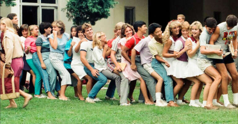 20 Photos That Show What High School Looked Like Before Social Media