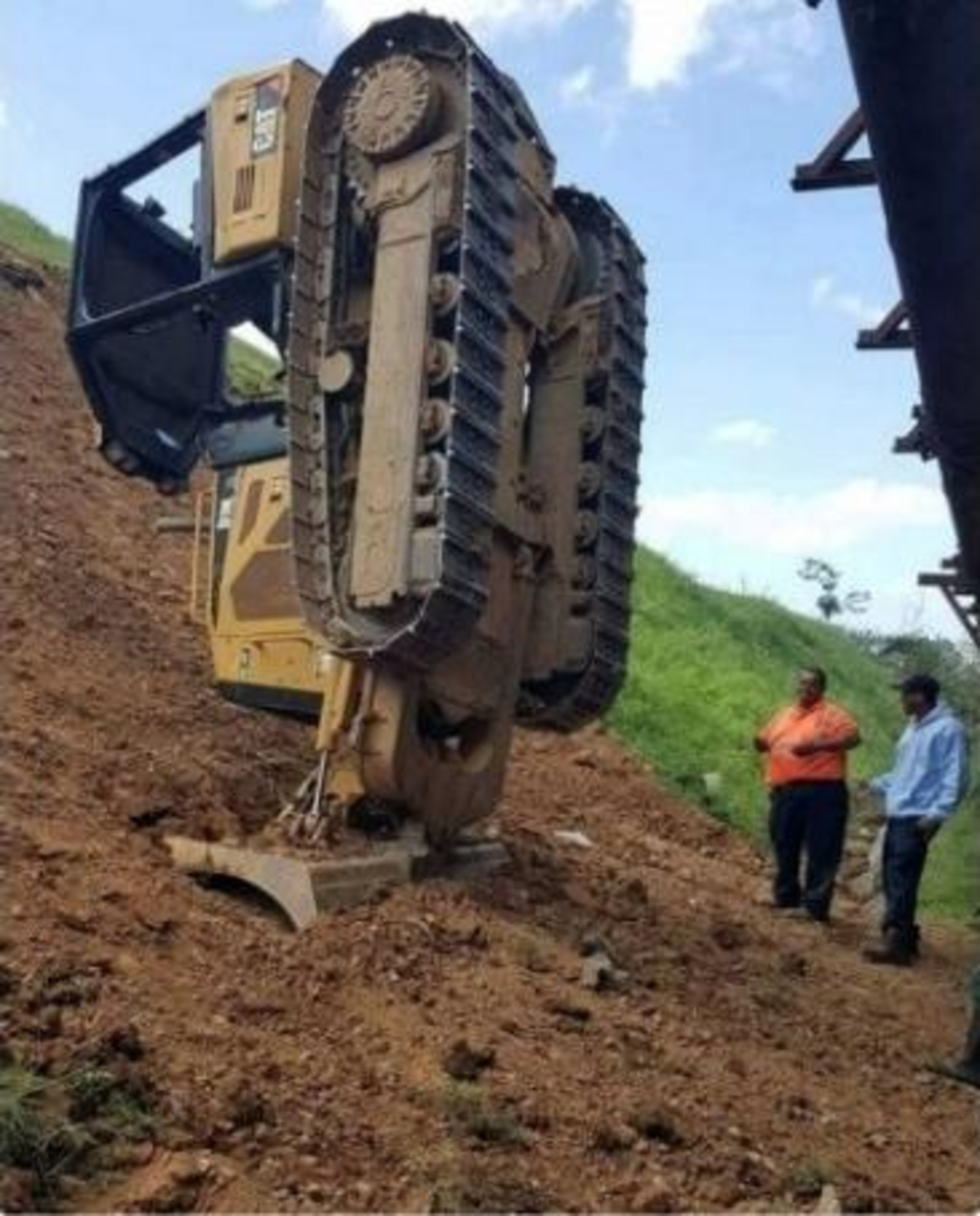 20 Heavy Equipment Fails You Need To See To Believe