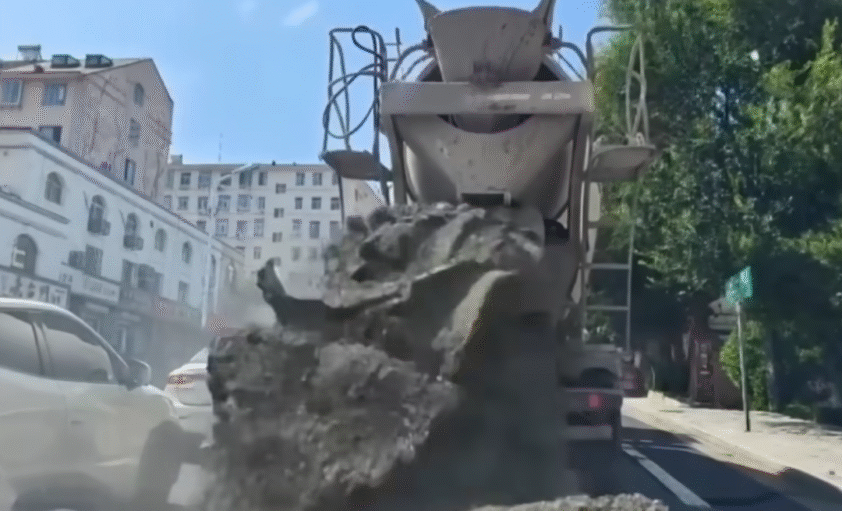 20 Heavy Equipment Fails You Need To See To Believe