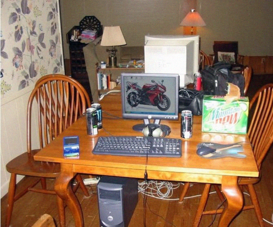 Y2K Desktop Setups From the Messenger Era