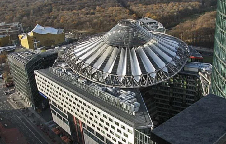 15 Iconic Buildings Built in the ’80s and ’90s That Still Define Cities ...