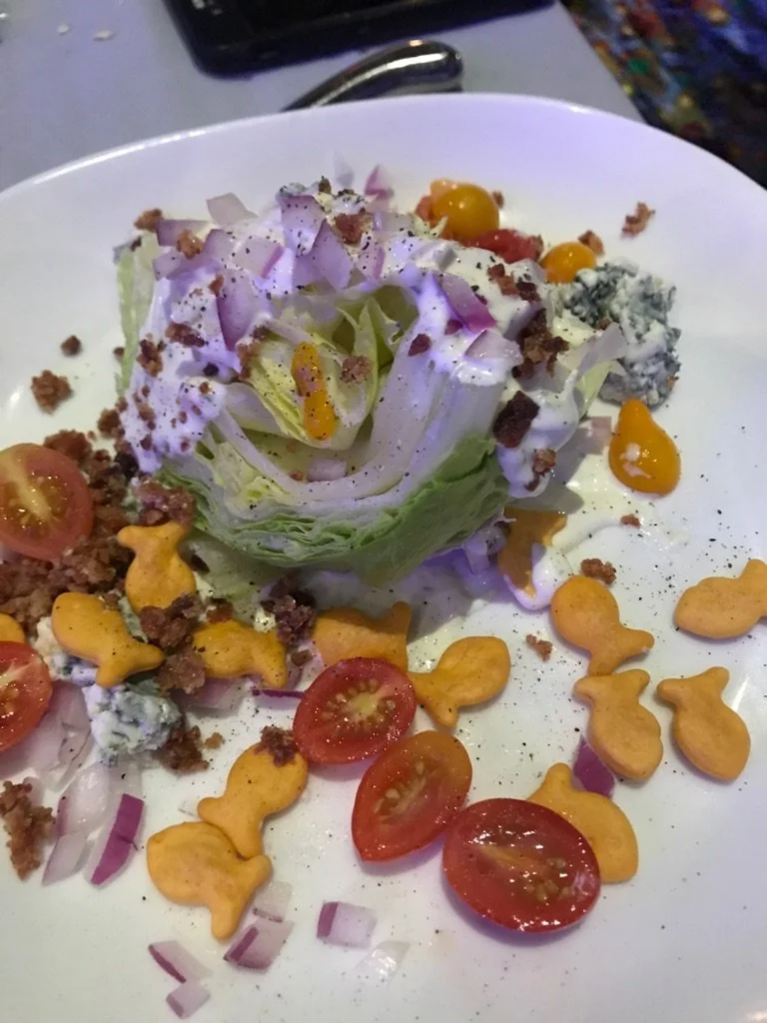 20 Hilarious Restaurant Fails That Look Like Kitchen Disasters